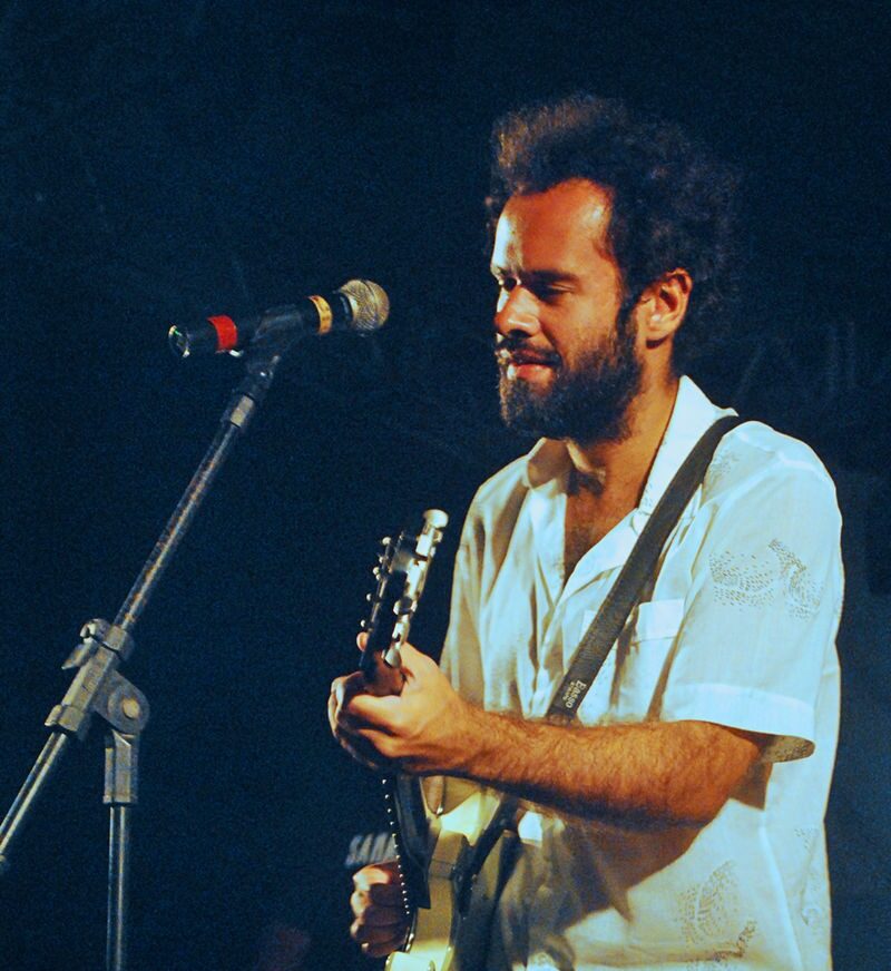 Marcelo Jeneci se apresenta amanhã em Juazeiro do Norte